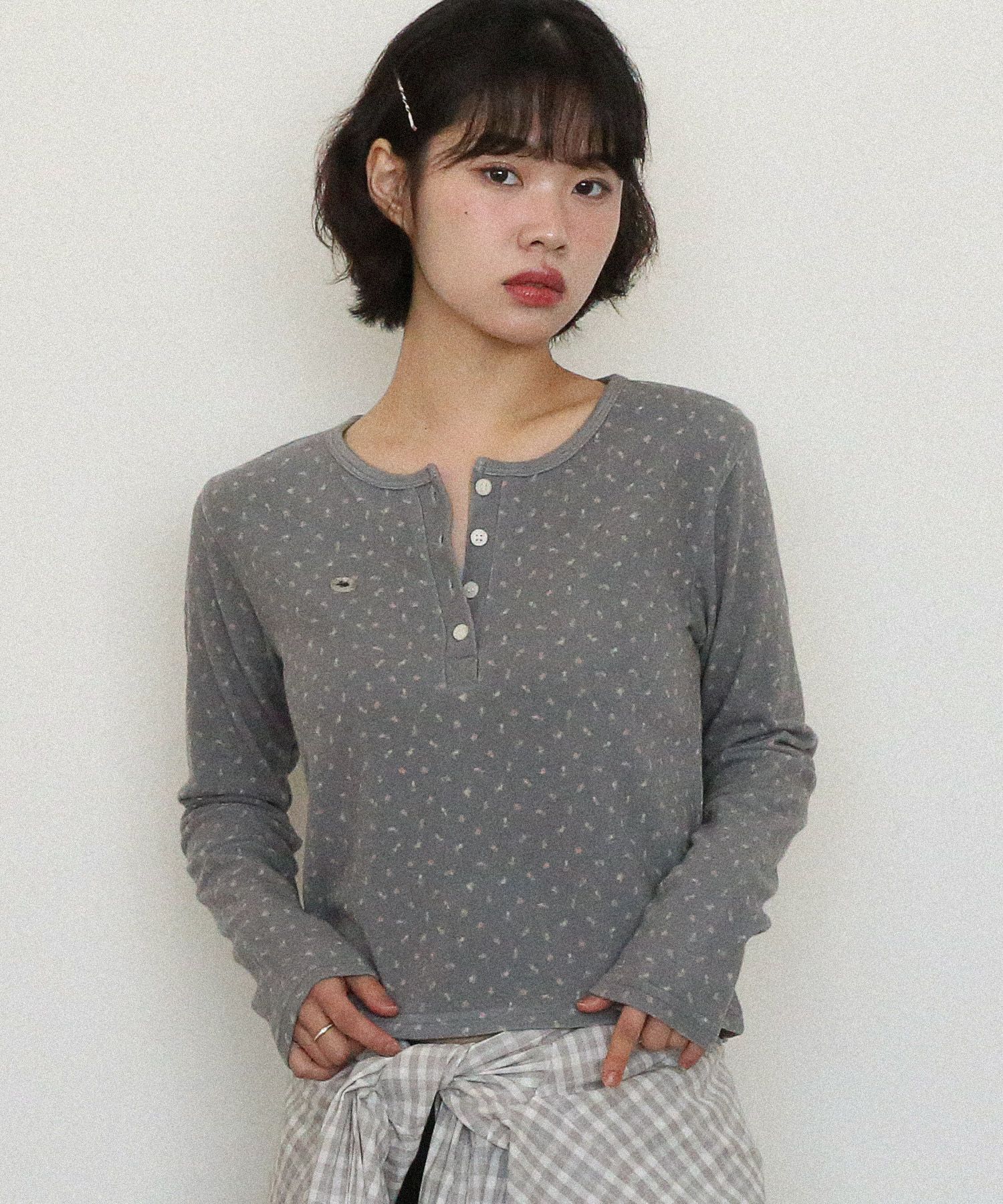MUSINSA | KIJIKO Flower Pattern Henley Neck Gray