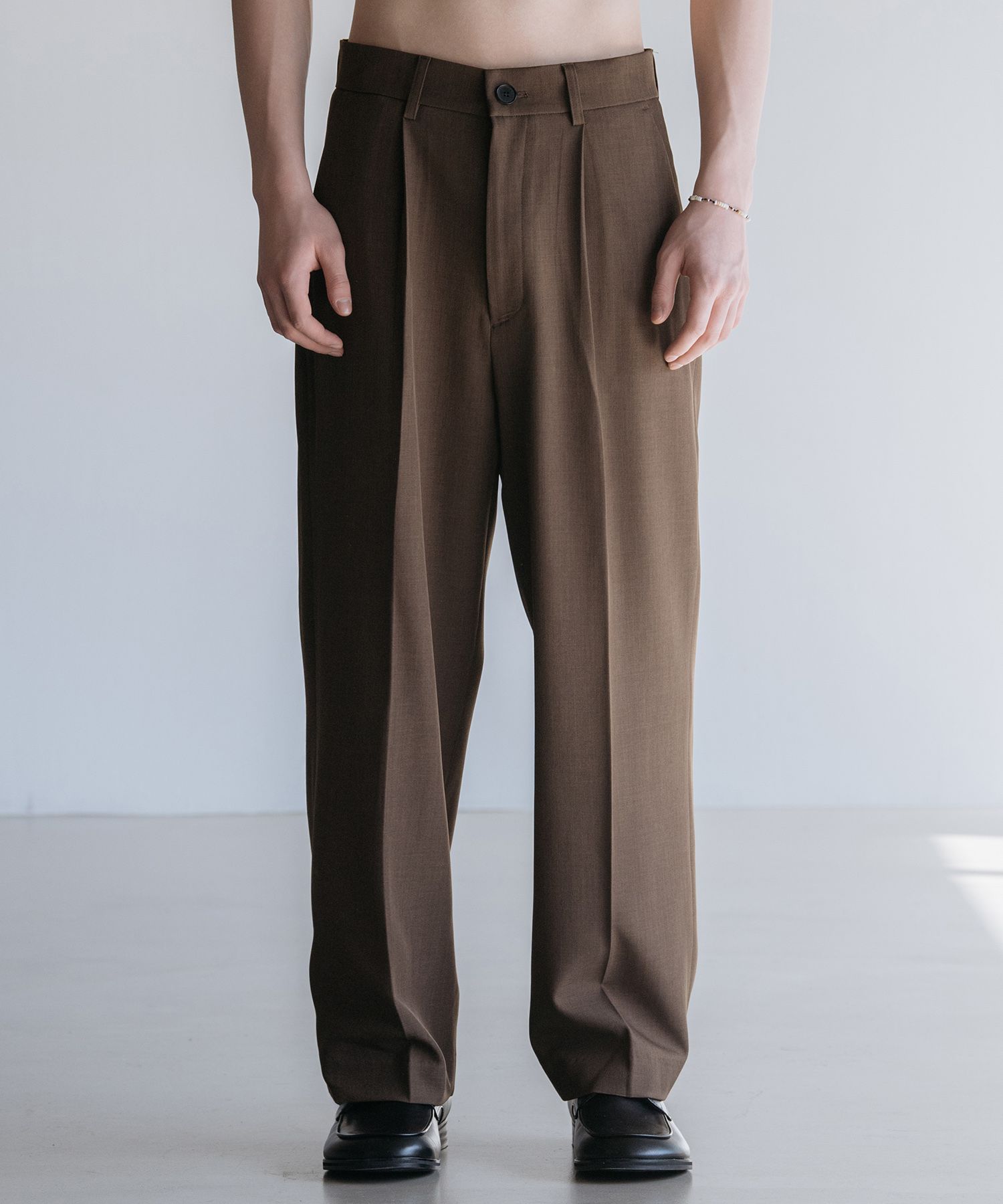 MUSINSA公式 | DECOROSO Sierra One-Tuck Semi-Wide Slacks [Brown]