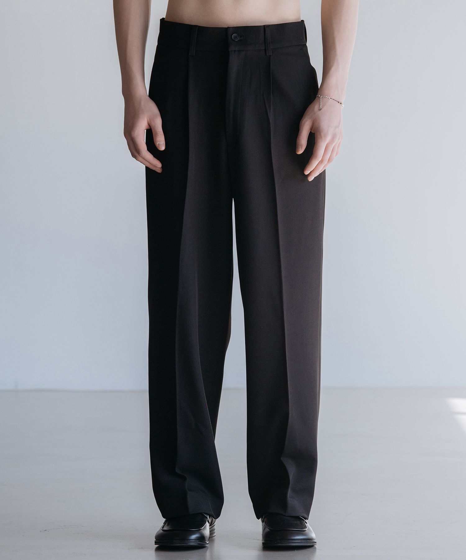 MUSINSA公式 | DECOROSO シエル ワンタック セミワイド スラックス [ブラック]