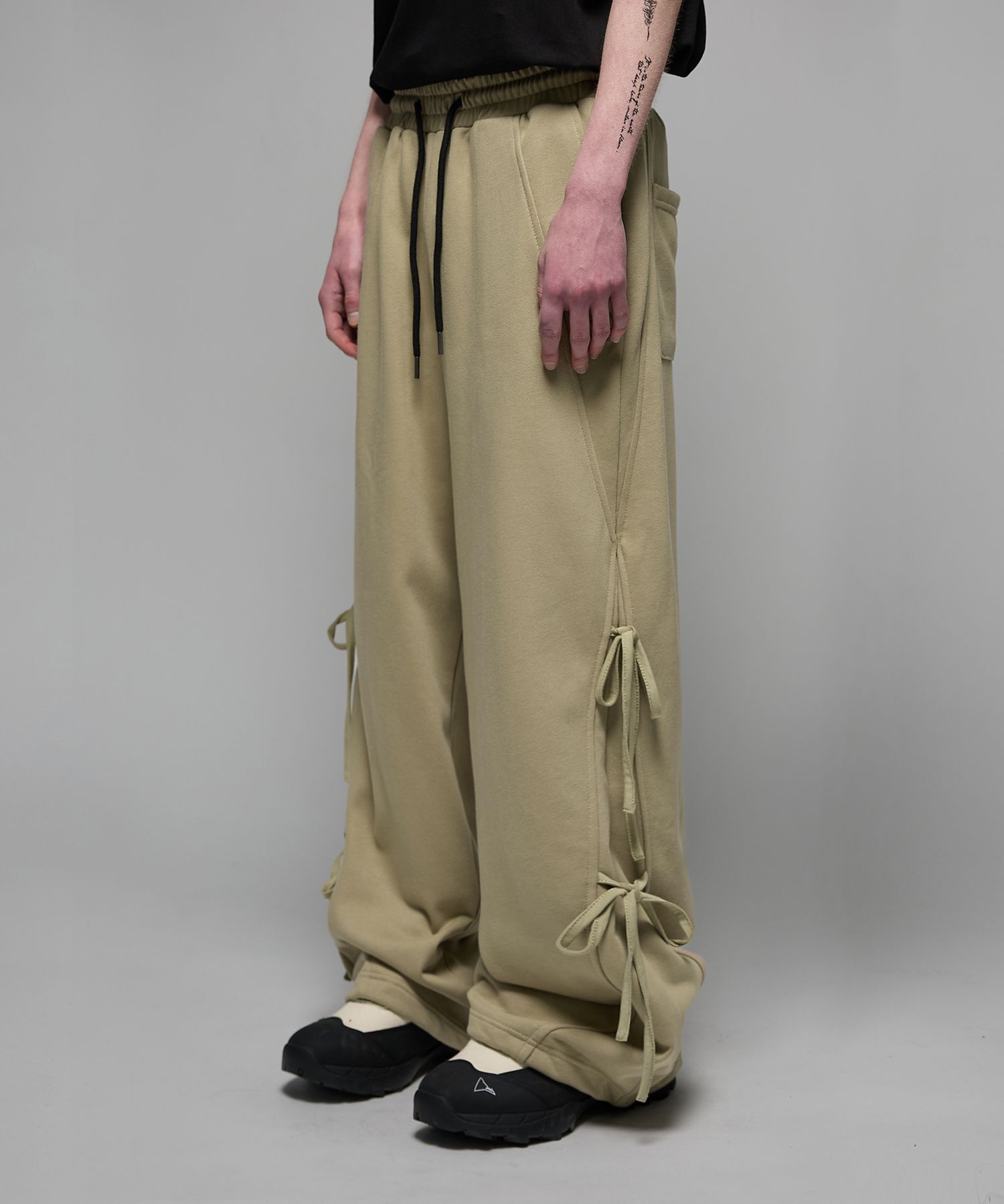 MUSINSA | HEDER HELEN Knot wide sweat PT beige