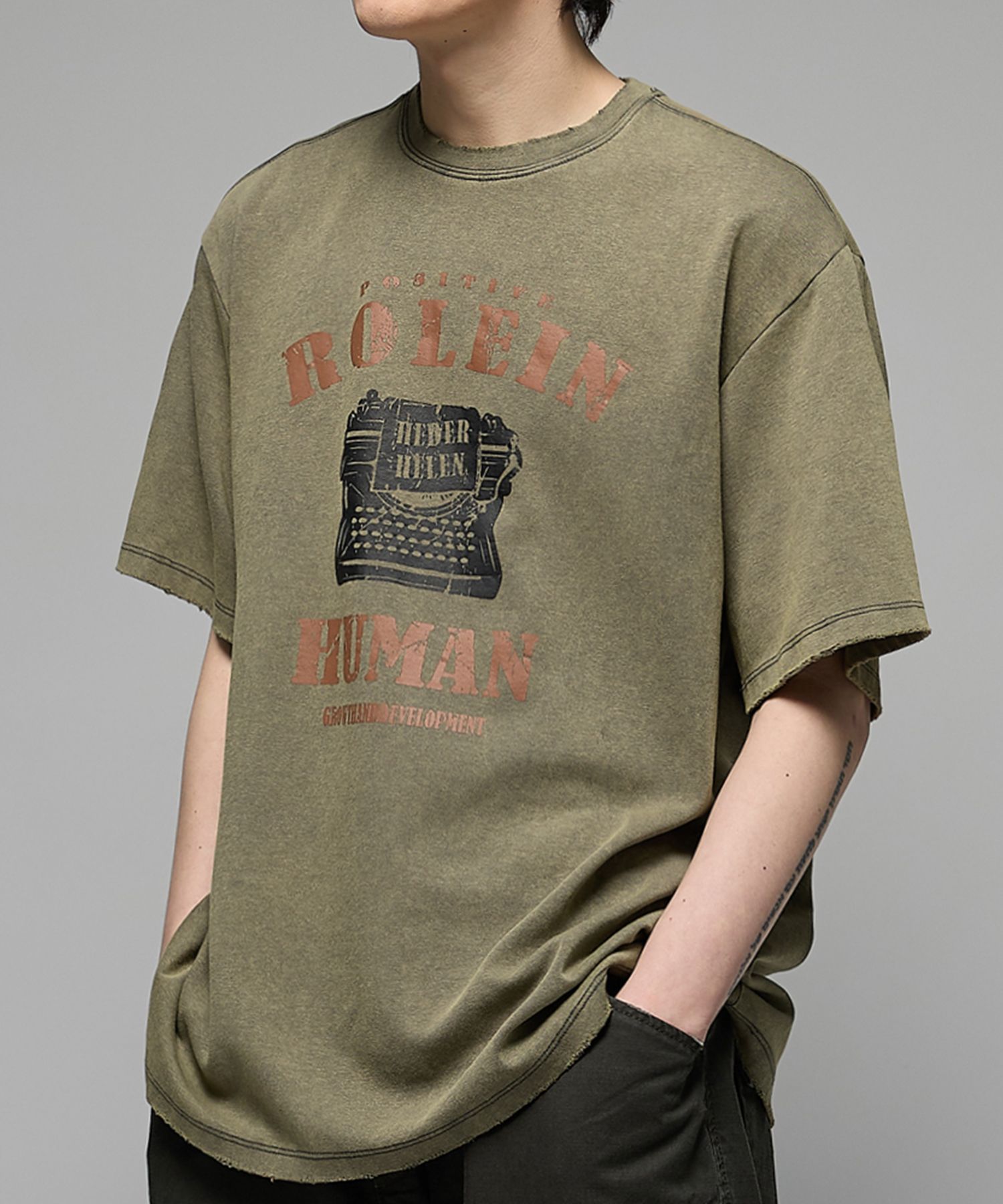 MUSINSA | HEDER HELEN Typewriter damage half-T washed khaki