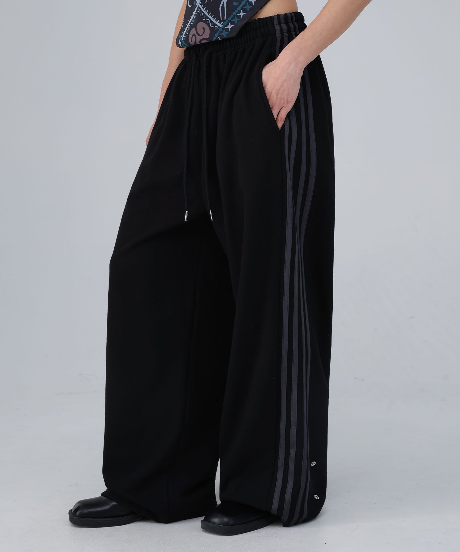 MUSINSA | CHICKS Yuwon Track Pants Black