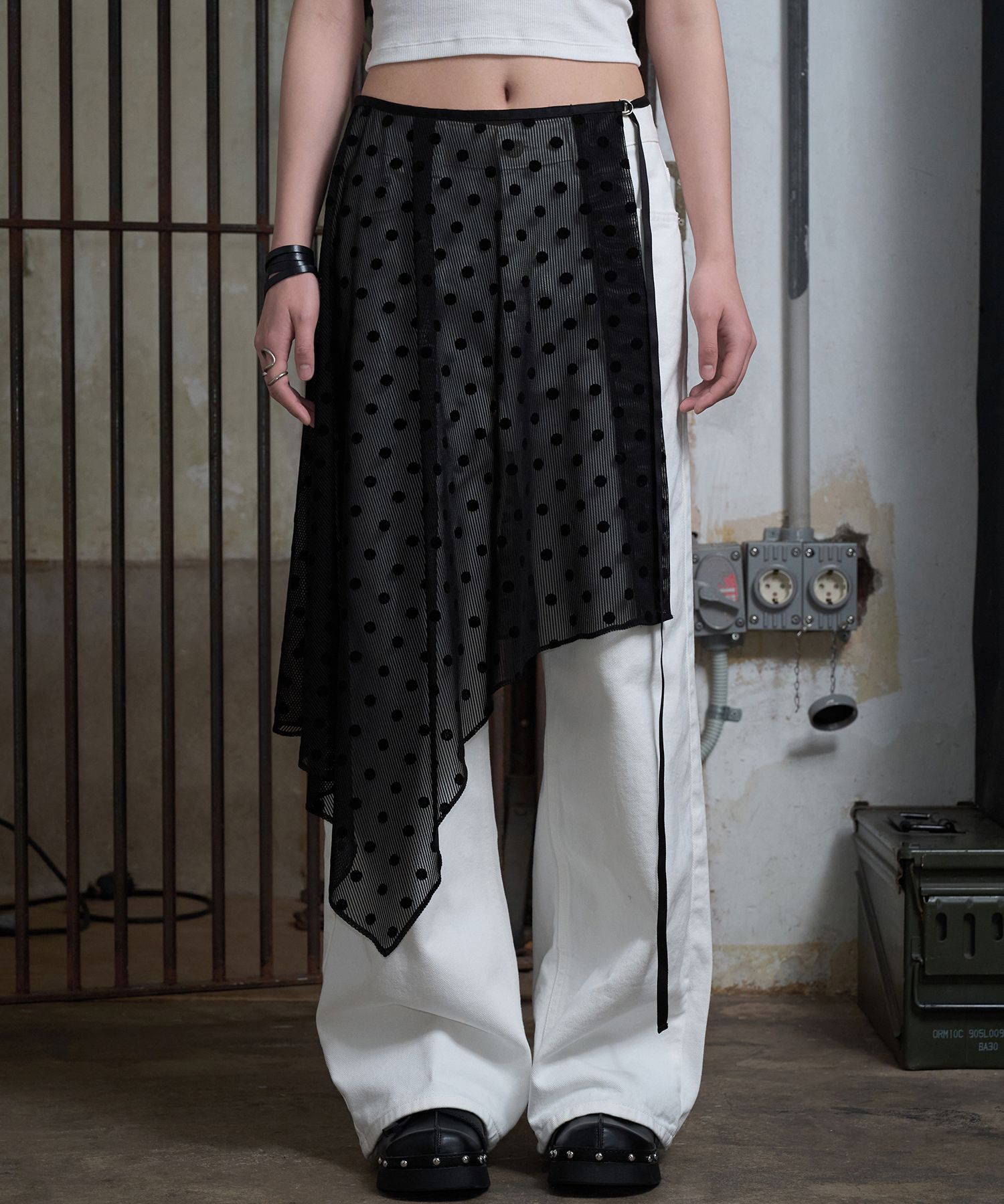 MUSINSA公式 | HELENE PARIS Dot Crease Wrap Skirt [Black]