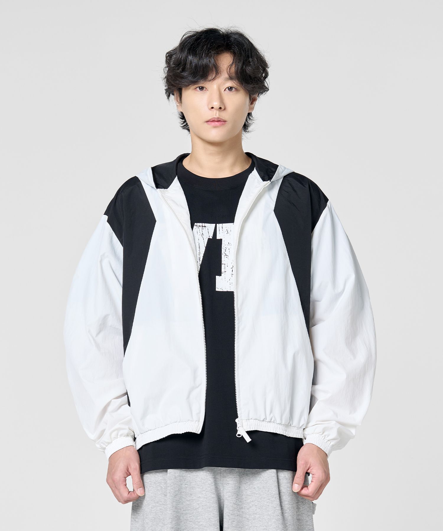 MUSINSA | AGOD Side-cut two-tone windbreaker [white]