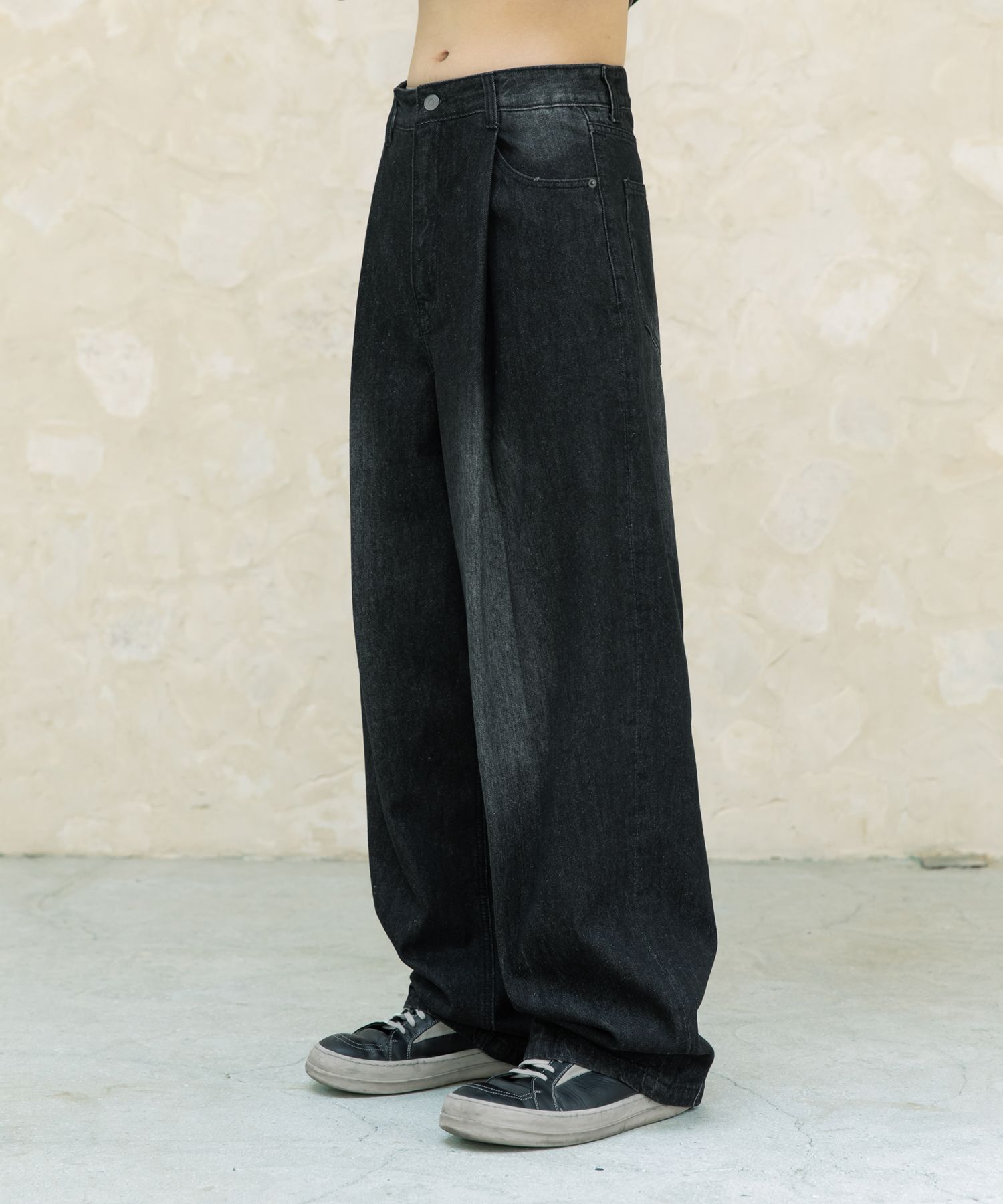 MUSINSA | BEGIN202 One-Tuck Wide Denim Pants [Washed Black]