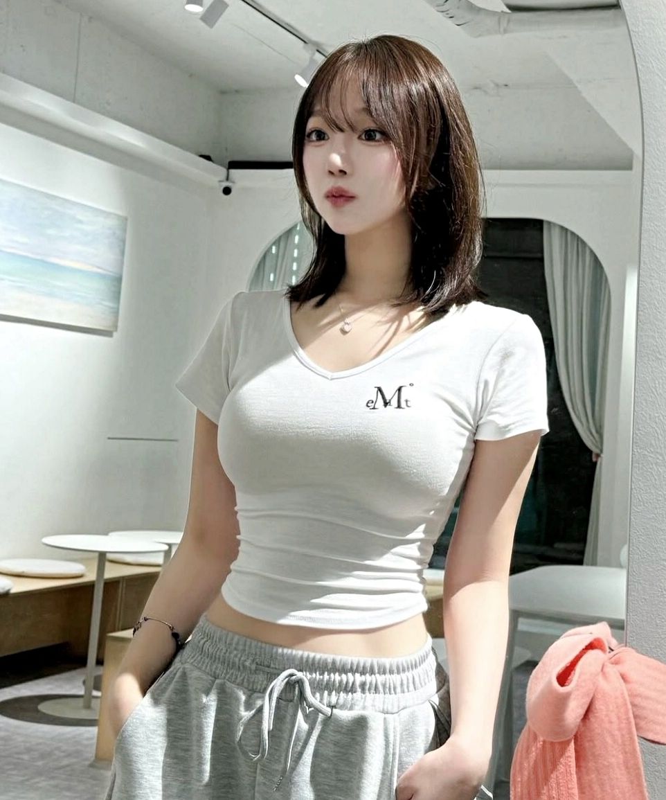 MUSINSA公式 | MUCENT Onyx See-Through Signature Logo V-Neck Crop Short ...