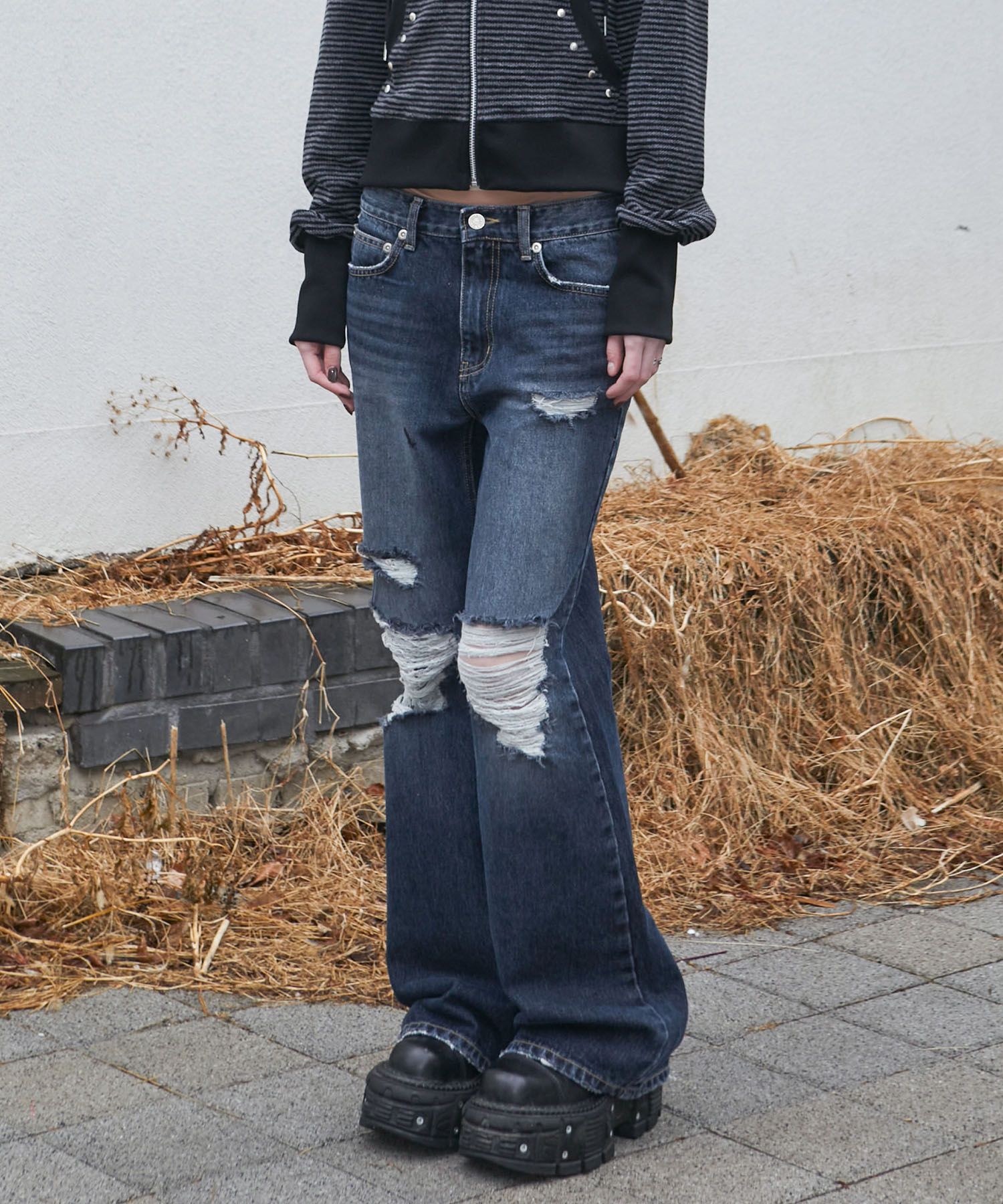MUSINSA | NOTKNOWING Destroyed Flared Jean (DEEP BLUE)