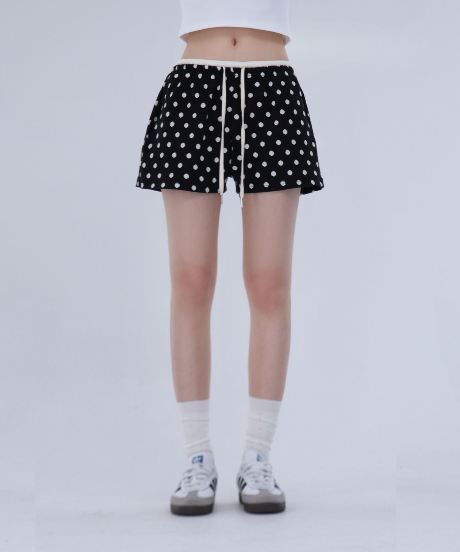 MUSINSA公式 | CHICKS Dot Half Pants Black
