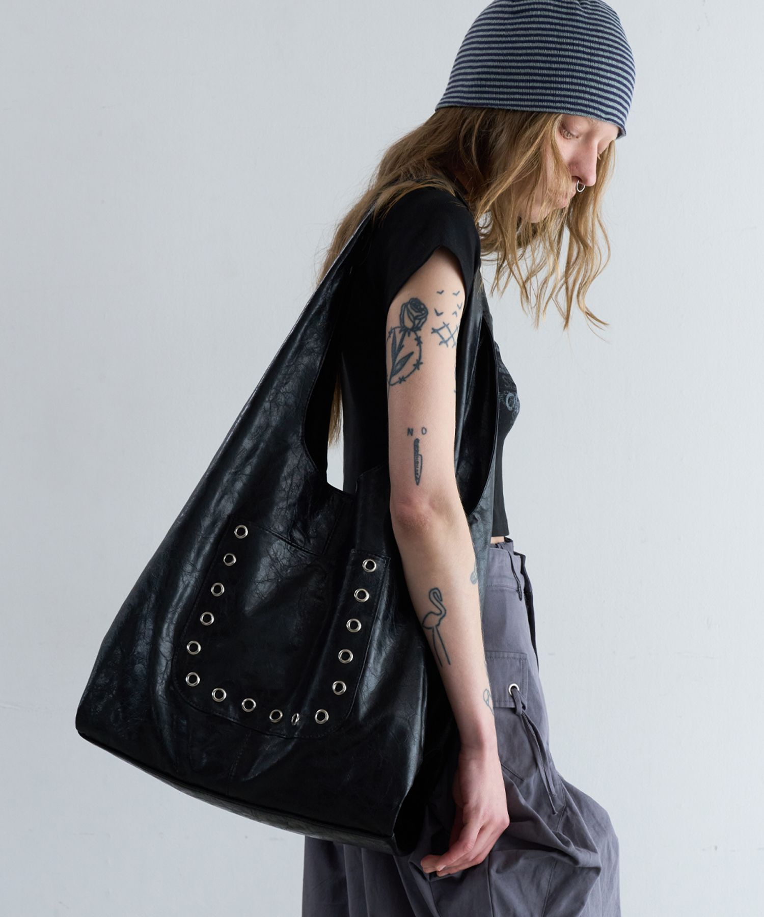 MUSINSA | ORDINARY HOLIDAY EYELET POCKET SHOULDER BAG [2 COLOR]