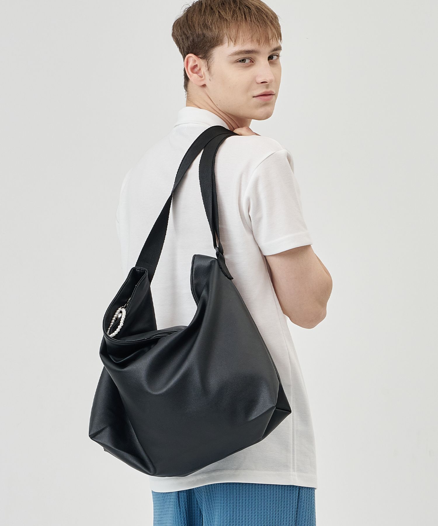 MUSINSA | ABON Kenny Big Faux Leather Crossbody Bag Black