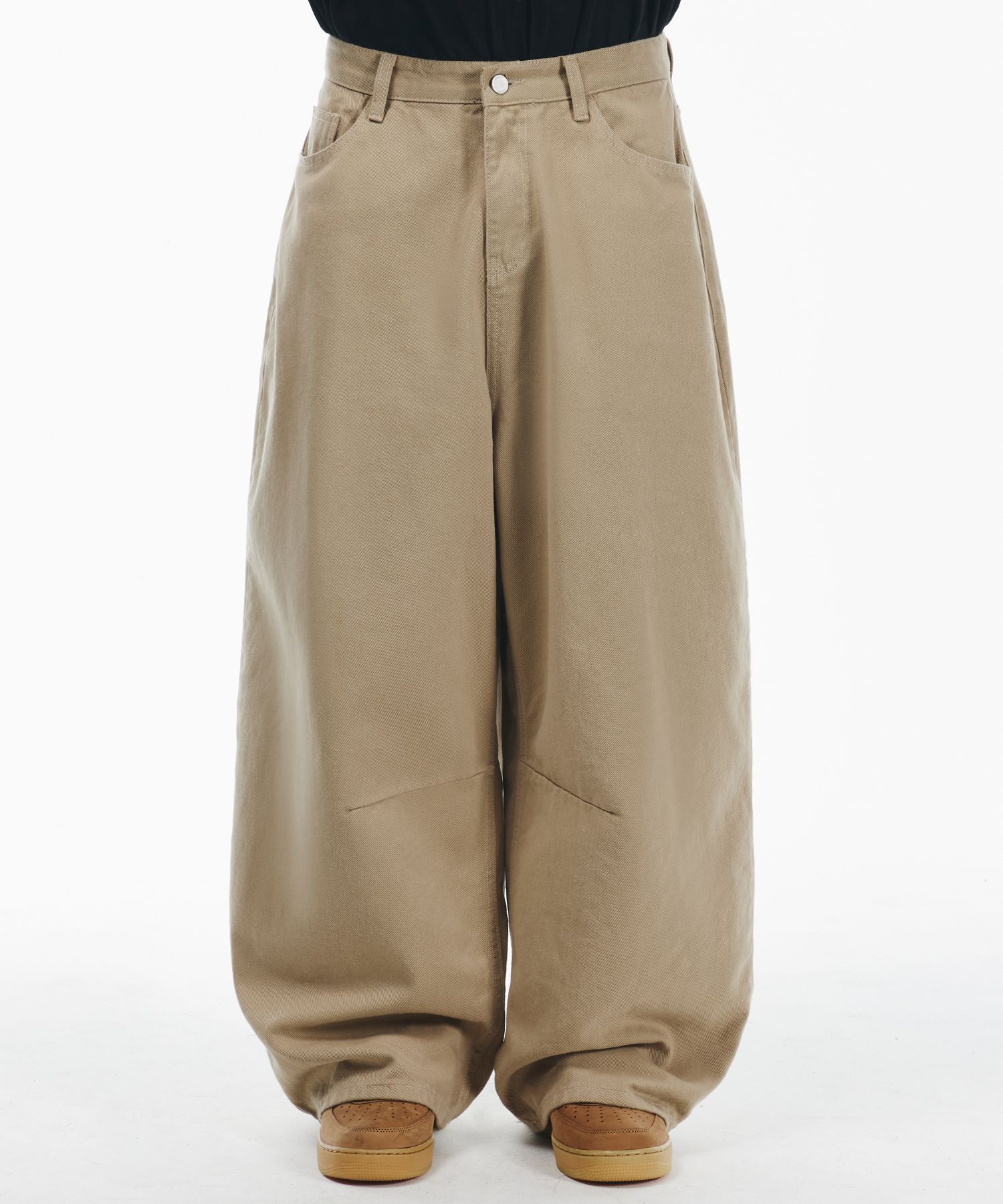 MUSINSA | SIGNATURE Wide Curved Dart Cotton Pants [Beige]