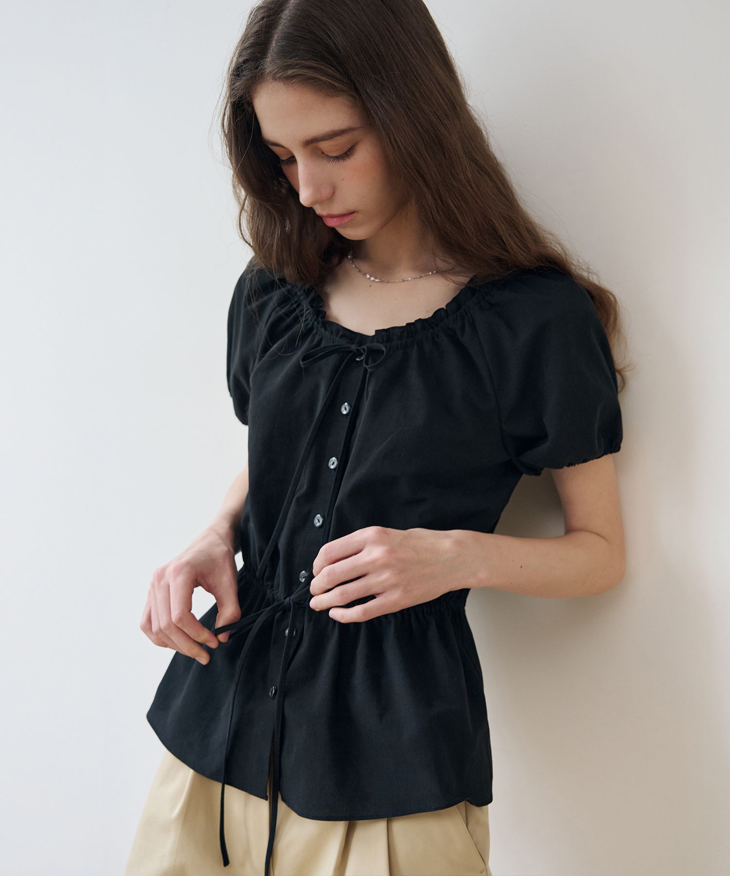 MUSINSA公式 | DRAWFIT WOMEN Ribbon Puff Sleeve Blouse [BLACK]