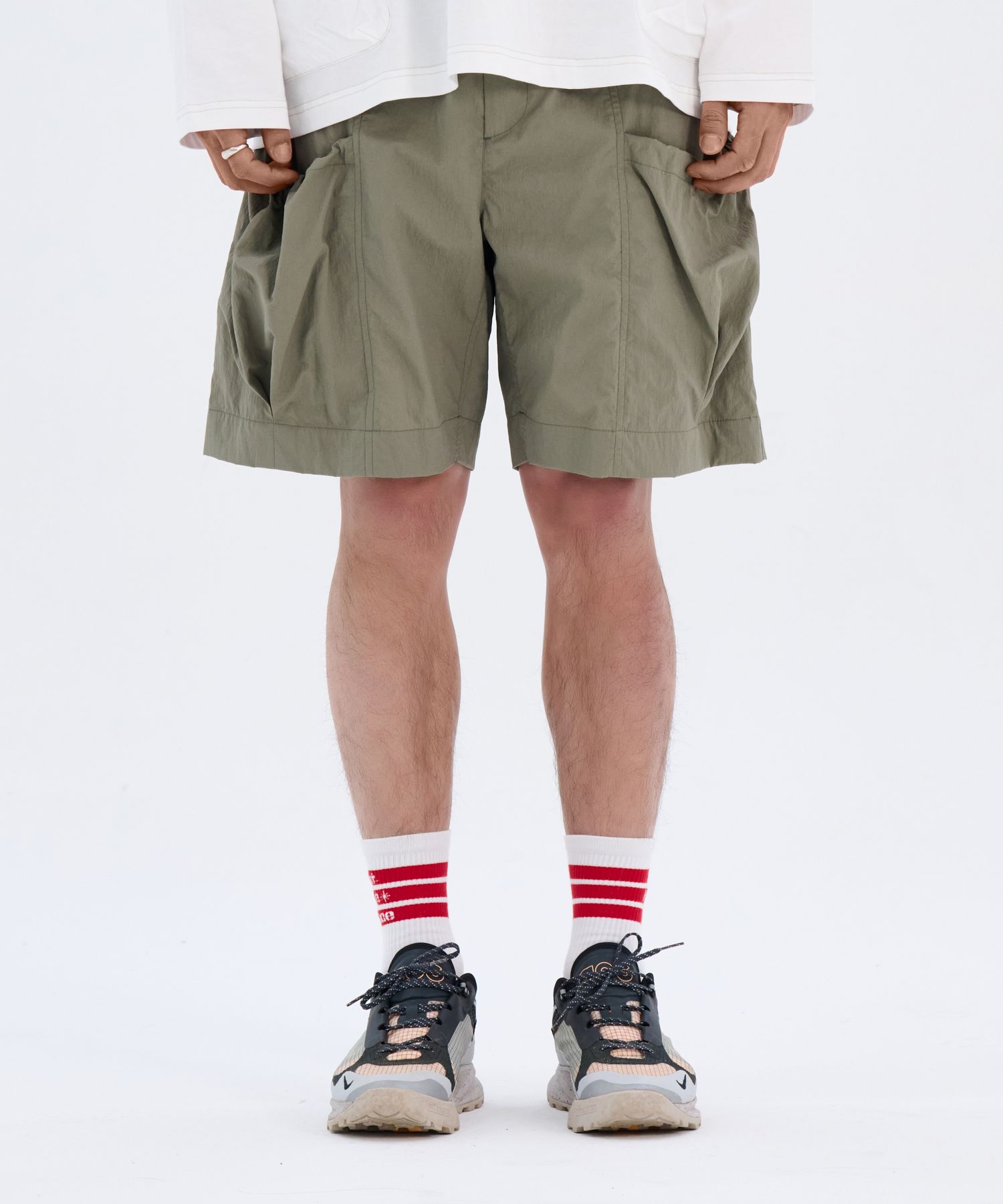 MUSINSA公式 | NONTYPE NYLON LUGGAGE POCKET SHORTS (KHAKI)
