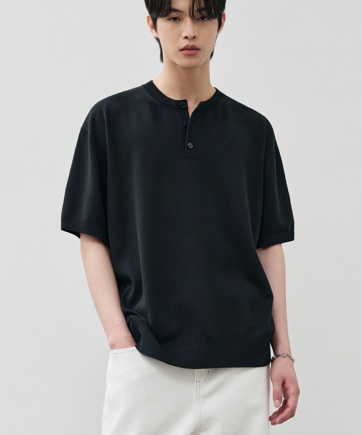 MUSINSA | ALYSS [YouTuber PICK] Summer Essential Henley Neck Half Knit [Black]