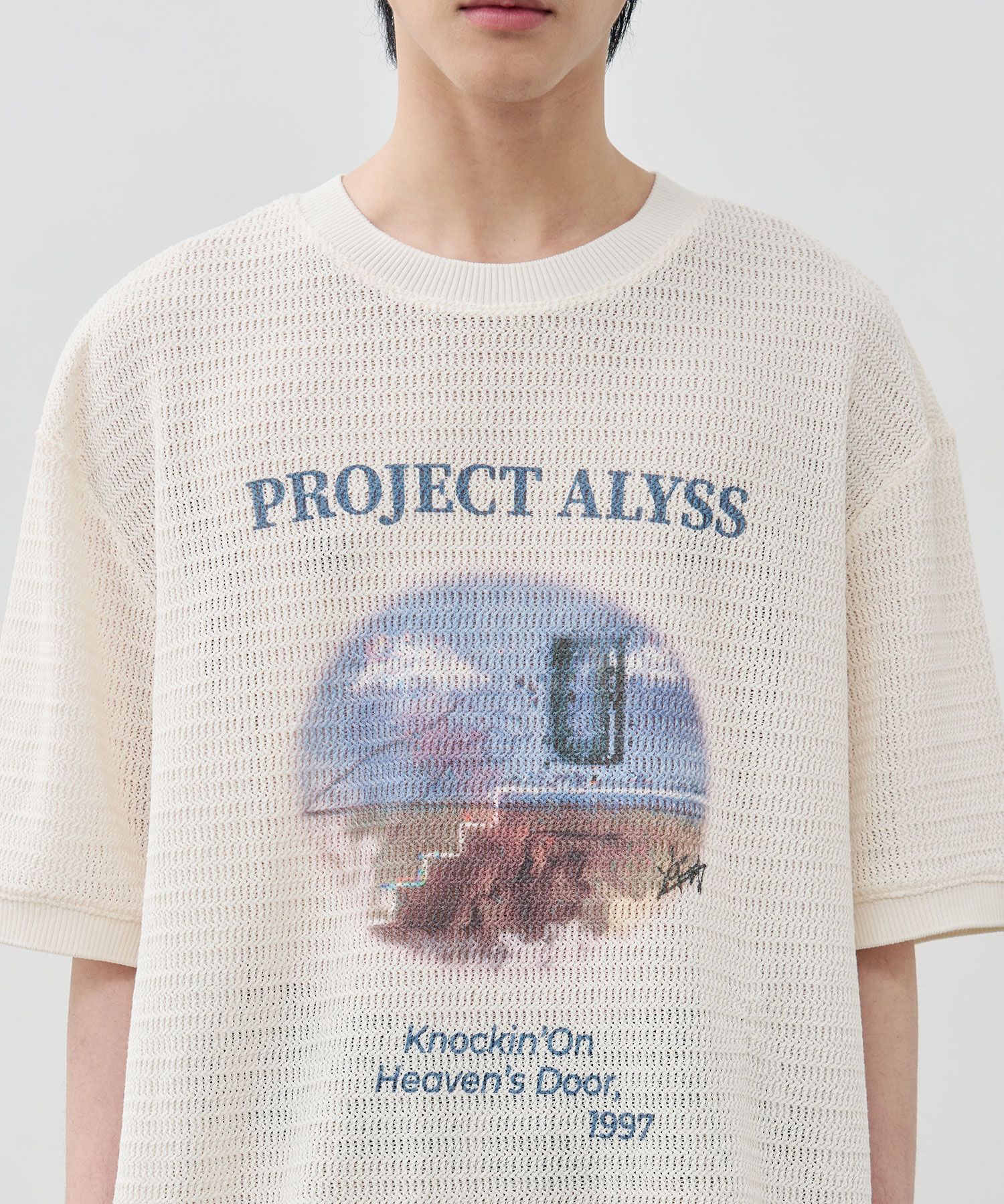 MUSINSA | ALYSS [Kenshi X Alice] Mesh Spread Artwork Half T-Shirt [Cream]