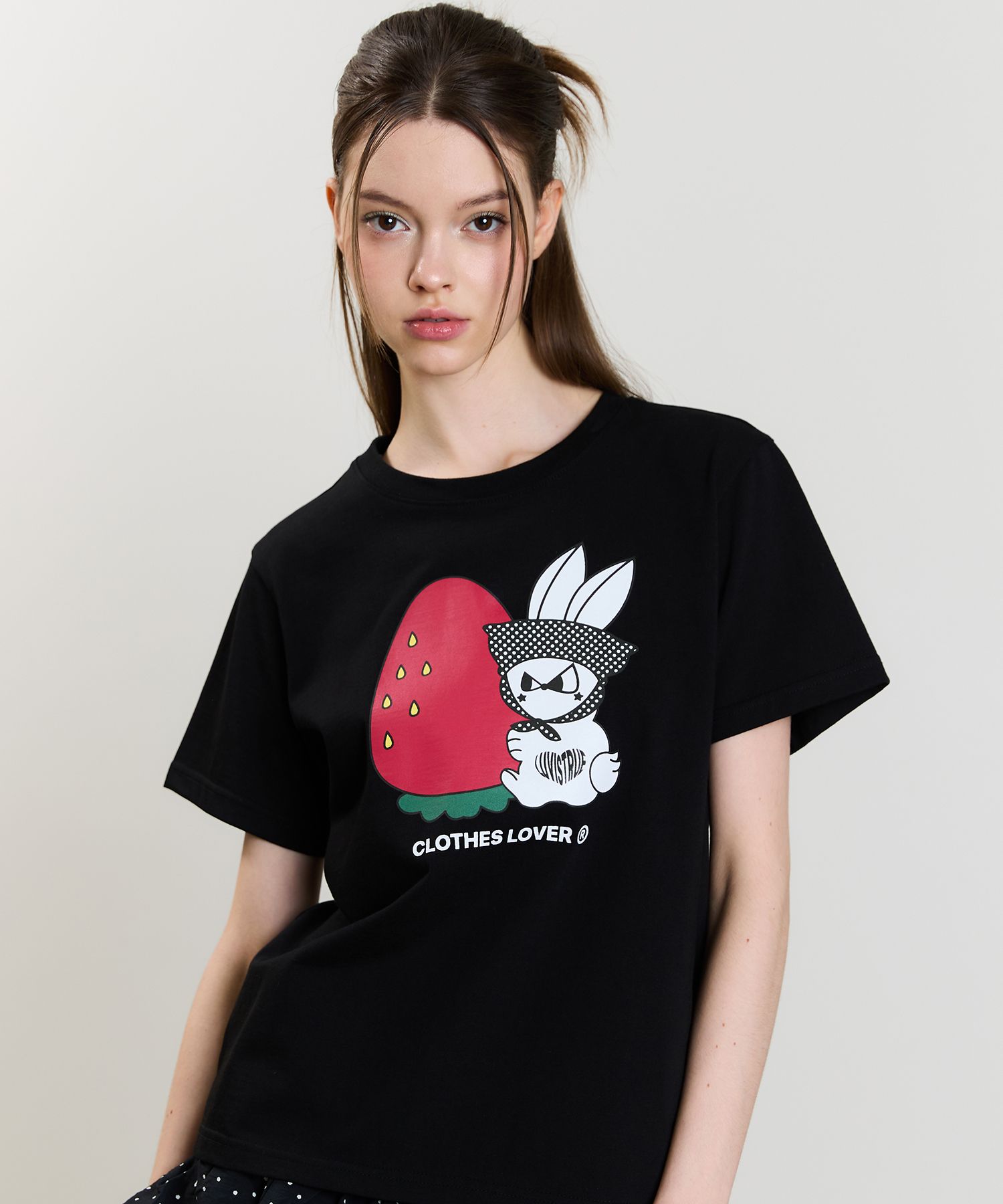 MUSINSA | LUV IS TRUE SM STRAWBERRY RABBIT TEE(BLACK)