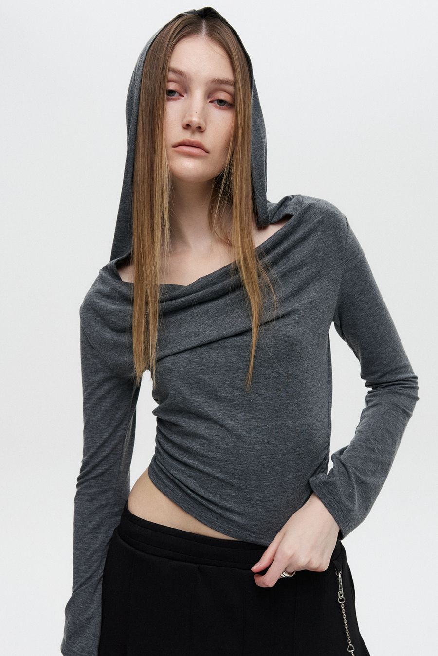 MUSINSA | DNSR WOMEN Crop Hood Long Sleeve Charcoal