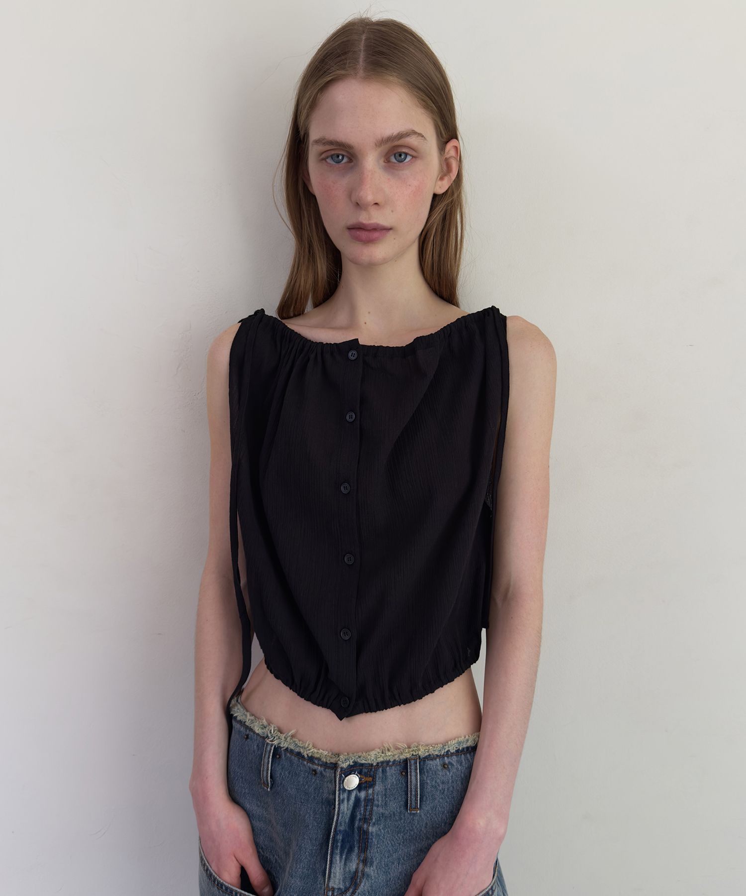 MUSINSA公式 | DIAGONAL STRING SLEEVELESS BLOUSE (black)