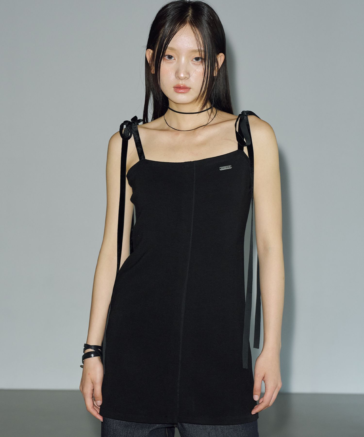 MUSINSA公式 | HELENE PARIS Hook and Eye Velvet Lace Dress [Black]