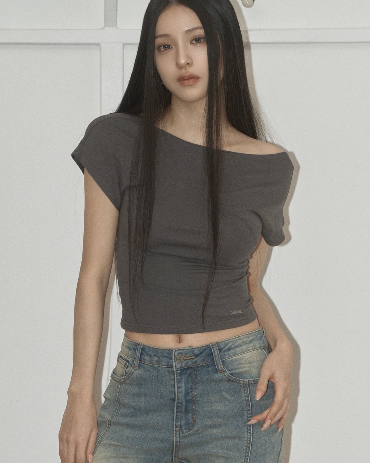 MUSINSA | KHAKIPOINT Back Strap T-shirt (charcoal)