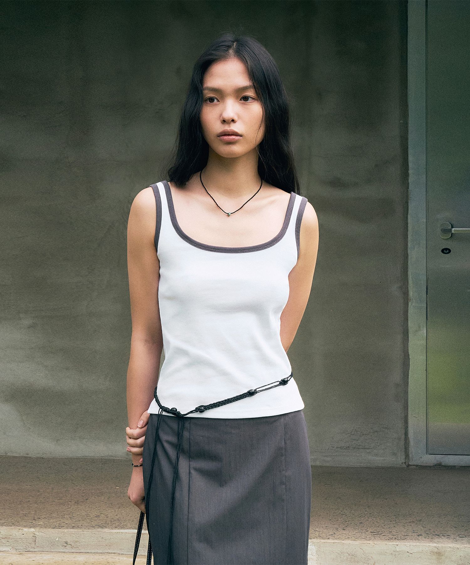 MUSINSA公式 | NEEV Lining Color Sleeveless Top (Ivory)