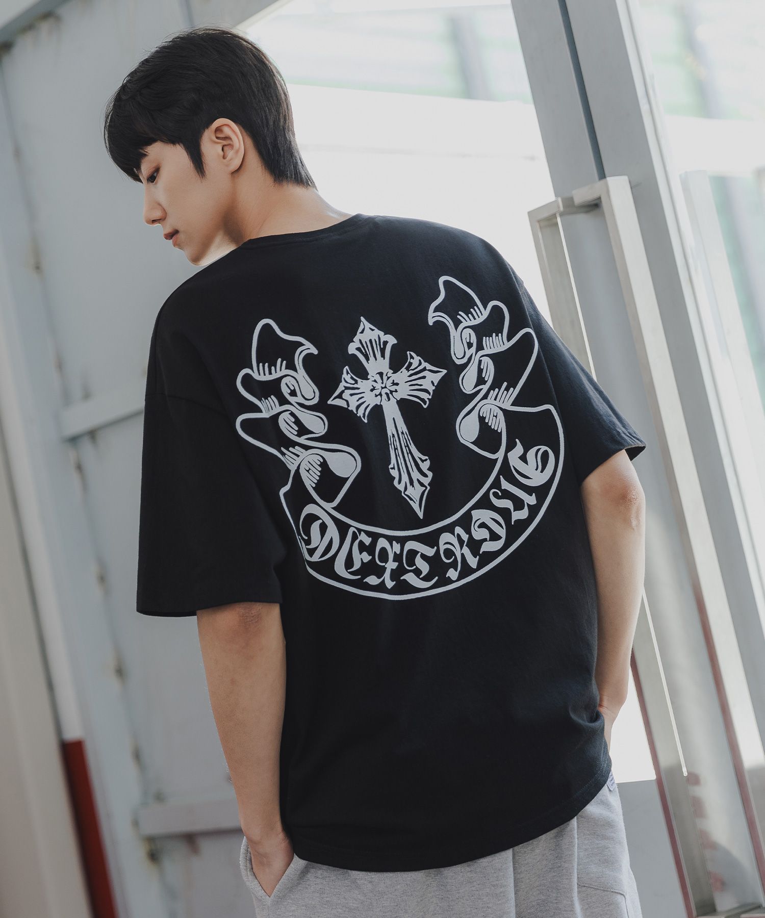MUSINSA | ALVINCLO Cross Overfit Short Sleeve T-shirt AST4726 (2 COLOR)