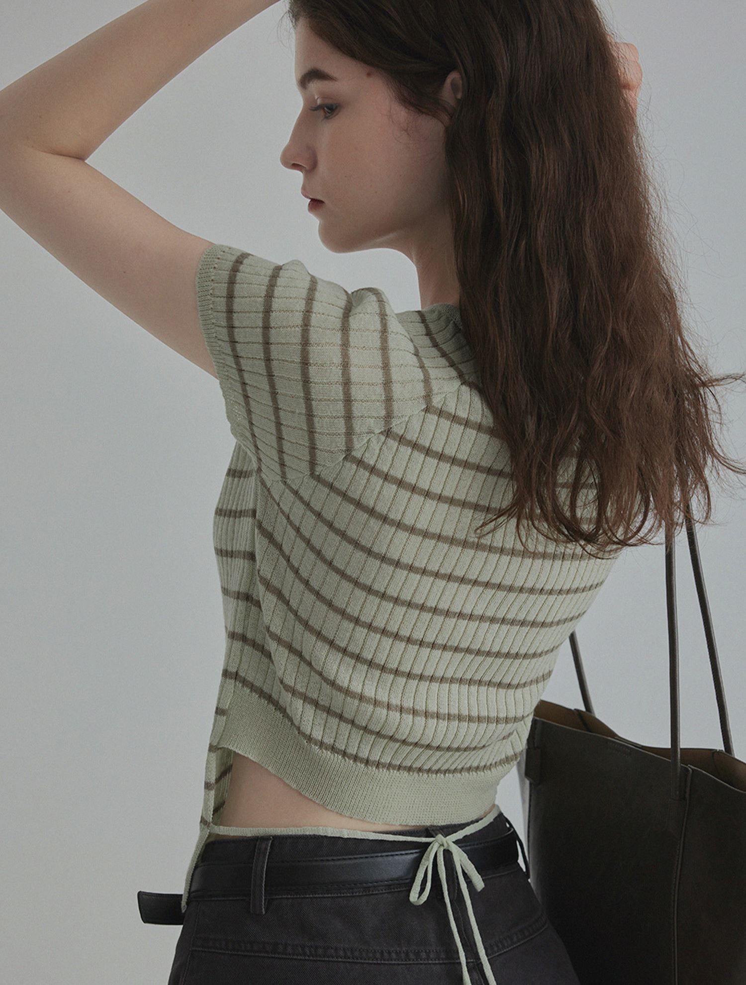 MUSINSA公式 | TWEE Oen Stripe Back Slit Knit