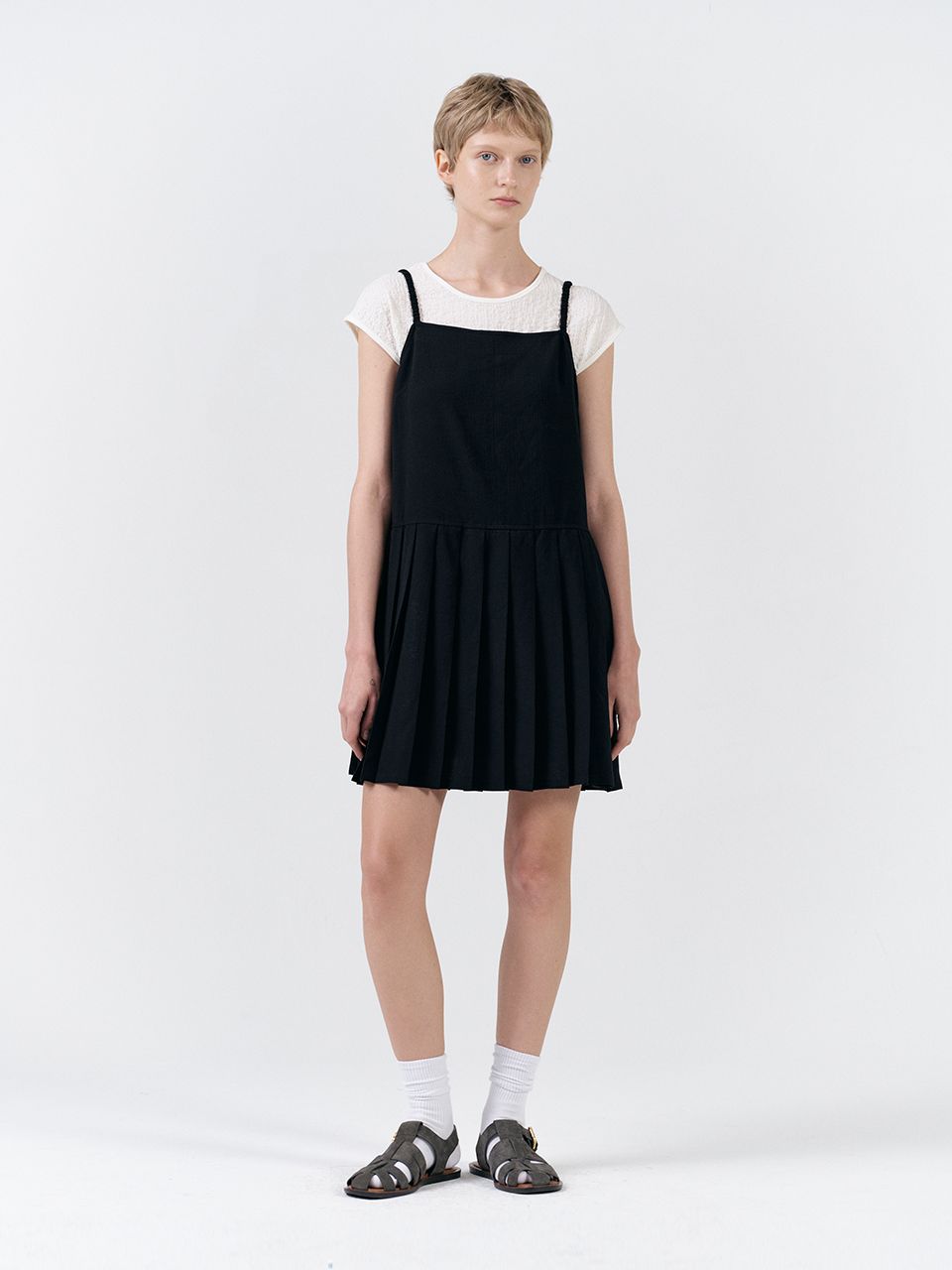 MUSINSA公式 | HUNCH Strap Pleats Sleeveless Dress