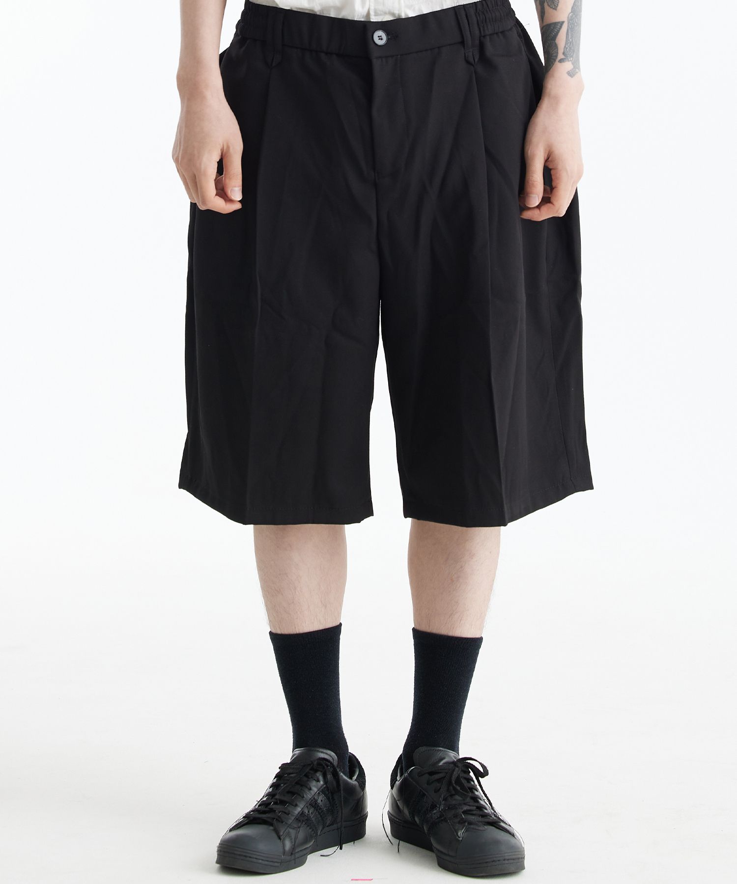 MUSINSA | DOUBLE JD Pintuck Short Slacks (Black)