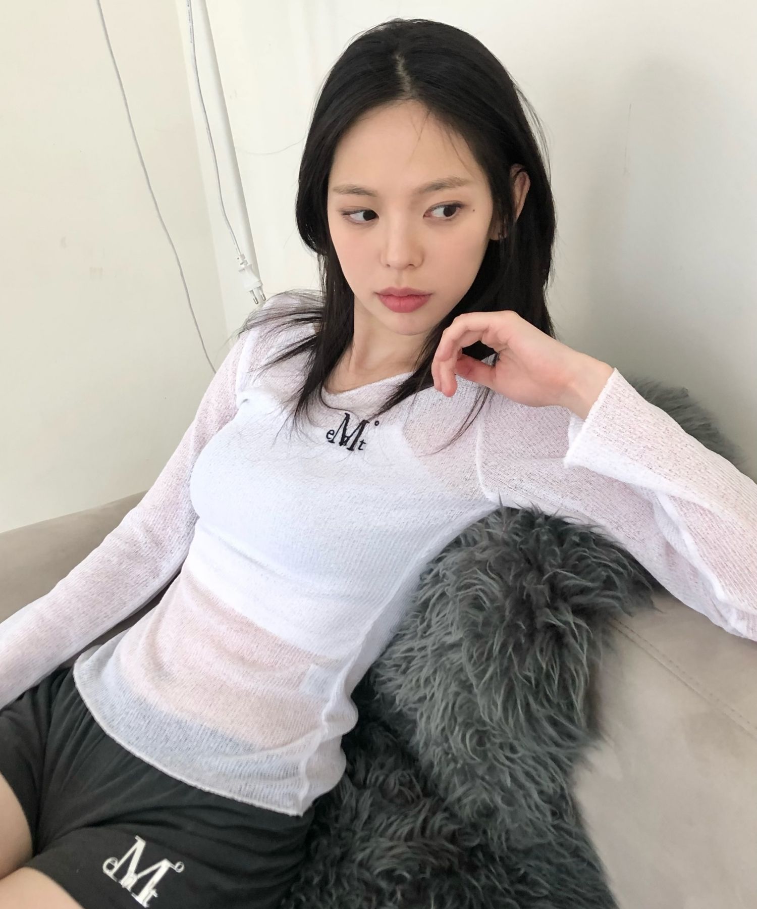 MUSINSA | MUCENT Ruer See-through V-neck Knit (4 Colors)