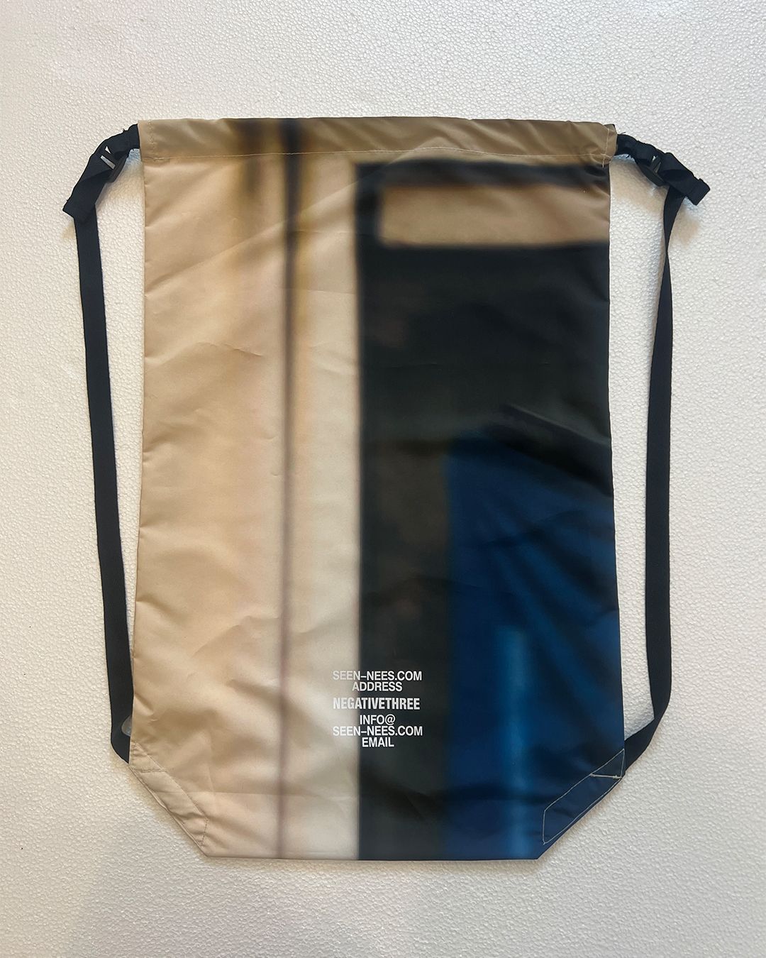 MUSINSA公式 | SEEN [X NEGATIVETHREE] Printing String Bag (Random)