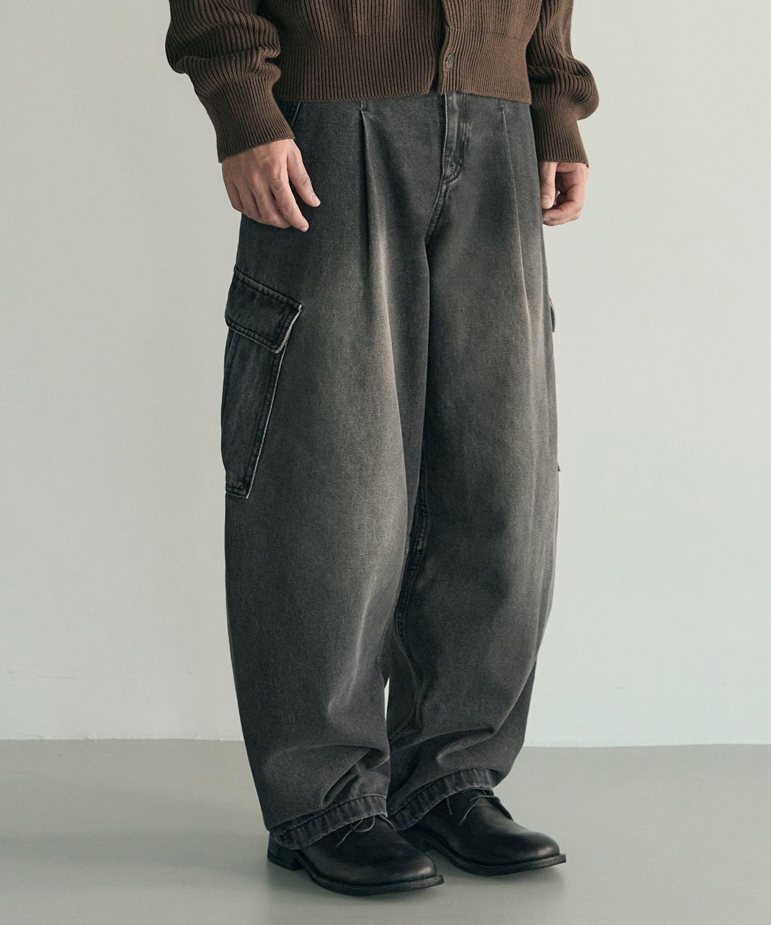 MUSINSA | SEEZ [Daily Room x SEEZ] Balloon Leg Mill Denim Cargo Pants ...