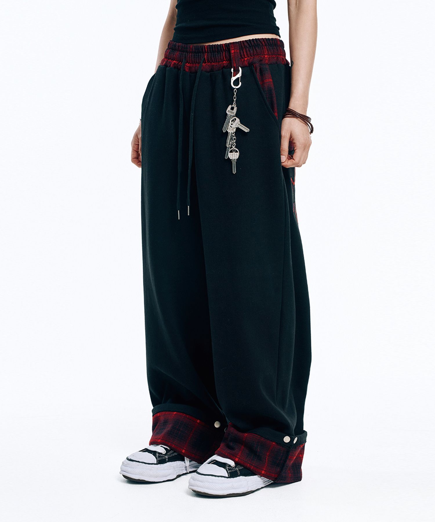 MUSINSA | EASY NO EASY Roll-up Check Sweatpants - Black