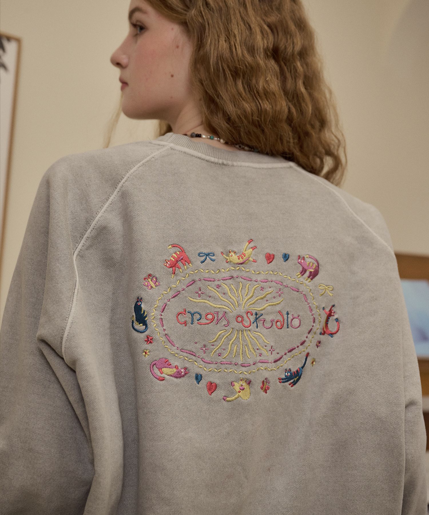 MUSINSA公式 | CPGN STUDIO Cat Stitch Raglan Pigment Man-to-Man Ghost Gray