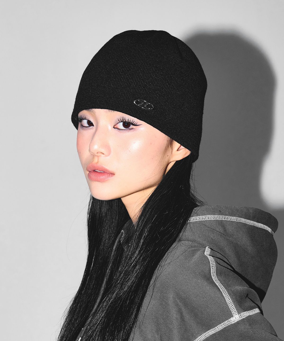 본투윈(BORN TO WIN) SYMBOL B PENDANT BEANIE [BLACK] - 사이즈 & 후기 | 무신사