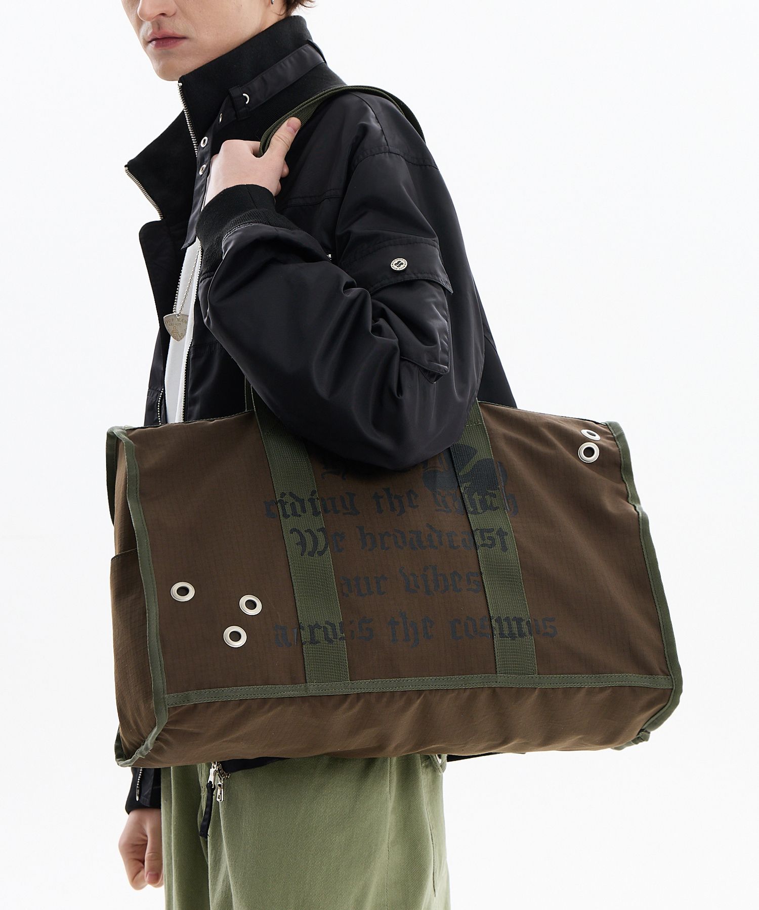 MUSINSA公式 | HOODHOOD アウトオブディスフード アイレットショルダーバッグ カーキ