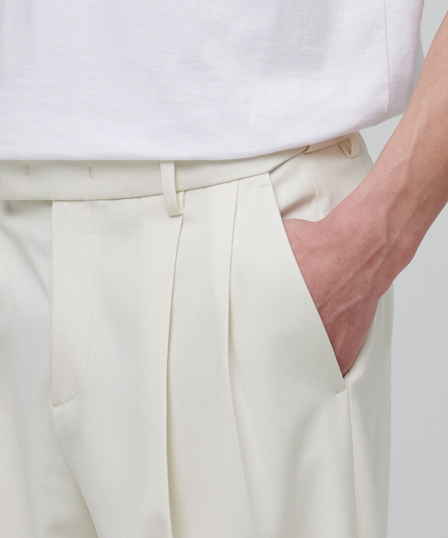MUSINSA | MUSINSA STANDARD SUPER WIDE HIDDEN ELASTIC WAISTBAND SLACKS_CREAM