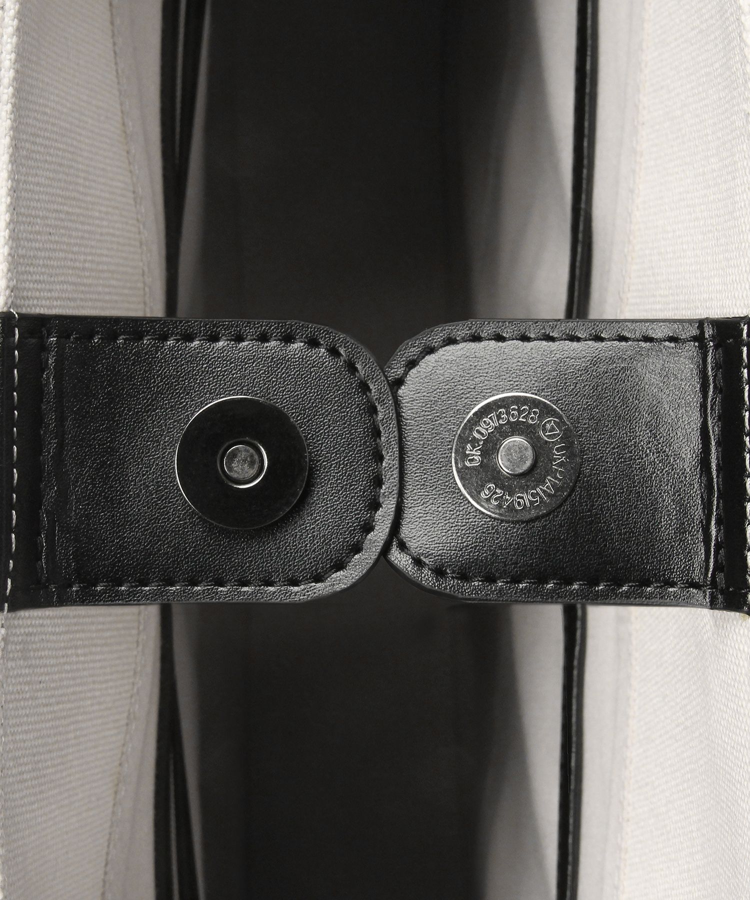 MUSINSA公式 | DOFFJASON Cowhide Canvas Chain Tote Bag IVORY