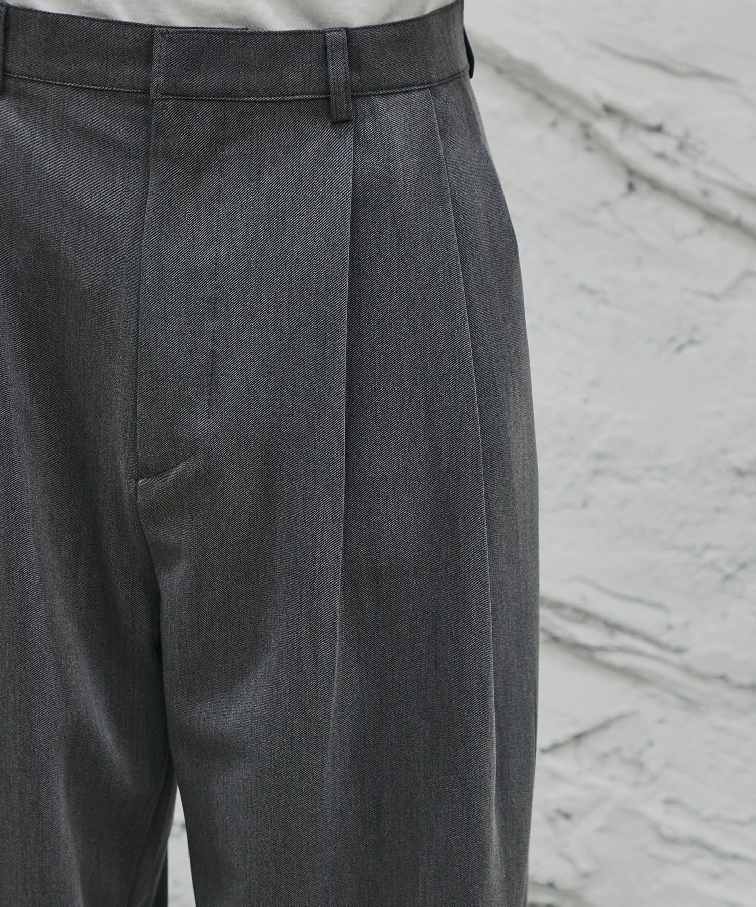 MUSINSA | SIGNATURE Double chin wide slacks [grey]