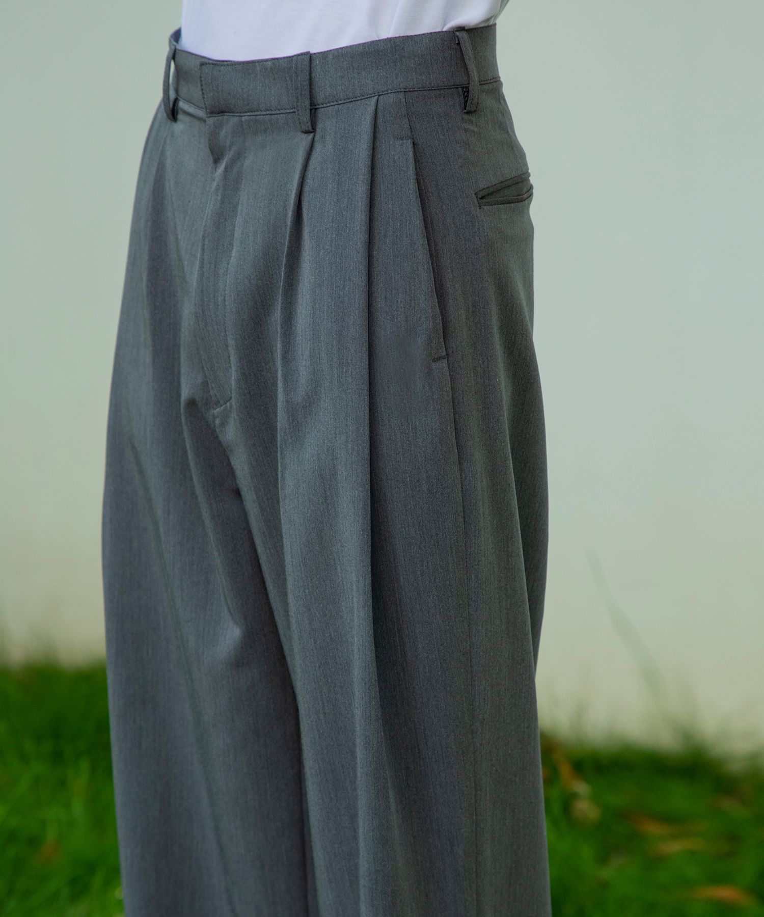 MUSINSA | SIGNATURE Summer double chin wide slacks [gray]