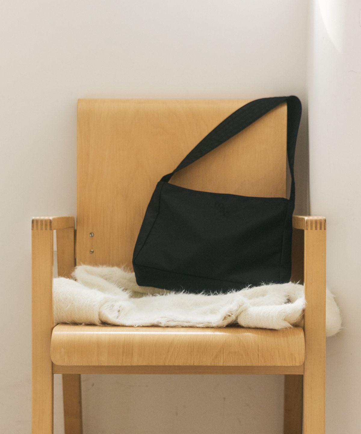 무쿠앤에보니(MUCU AND EBONY) Comfy Bag _ Black - 사이즈 & 후기 | 무신사