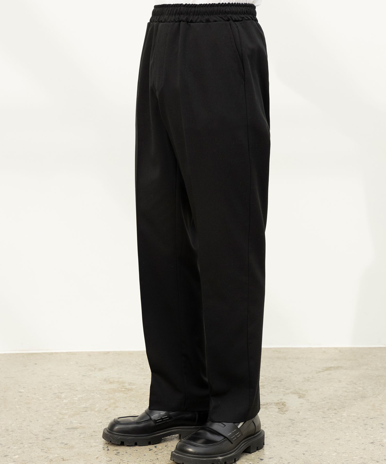 MUSINSA | SIGNATURE Unisex Wide Elasticated Slacks [Black]
