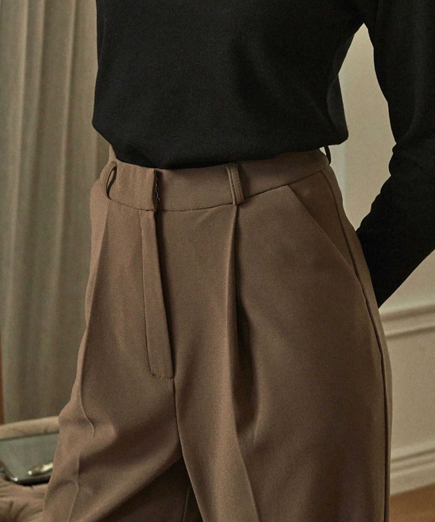 MUSINSA | MICANE Classic One-tuck Wide Slacks Brown