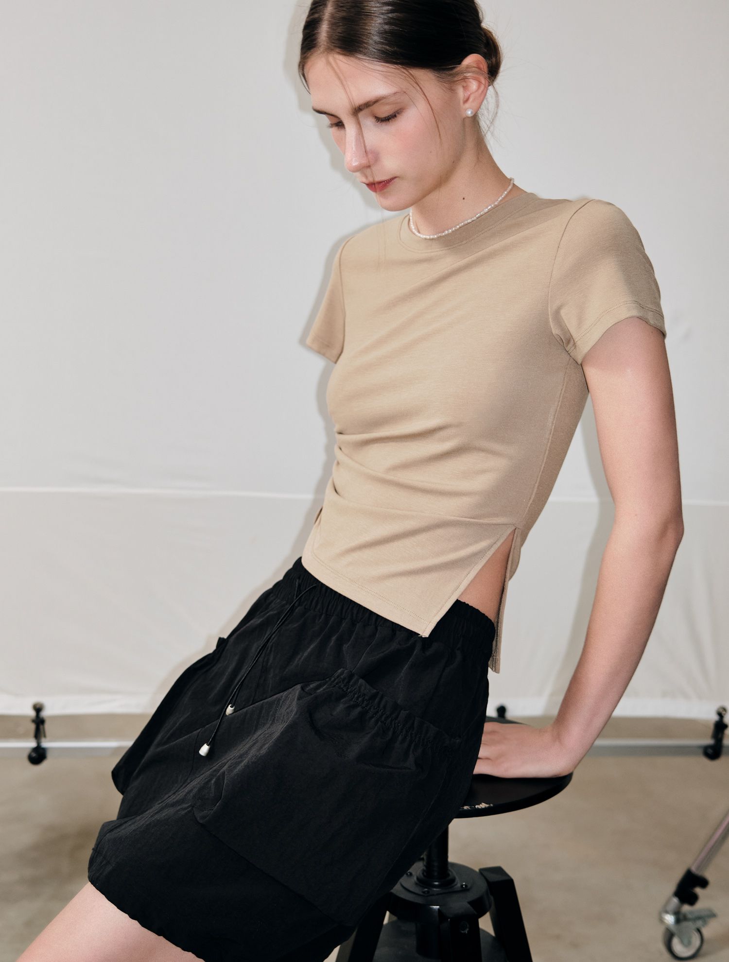 MUSINSA公式 | GENERAL IDEA Shirring short sleeve t-shirt [MOCHA] / WBD1L01509