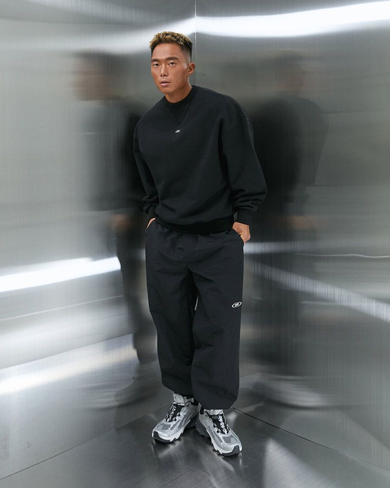 MUSINSA | BORN TO WIN B PENDANT SWEATSHIRTS [BLACK]