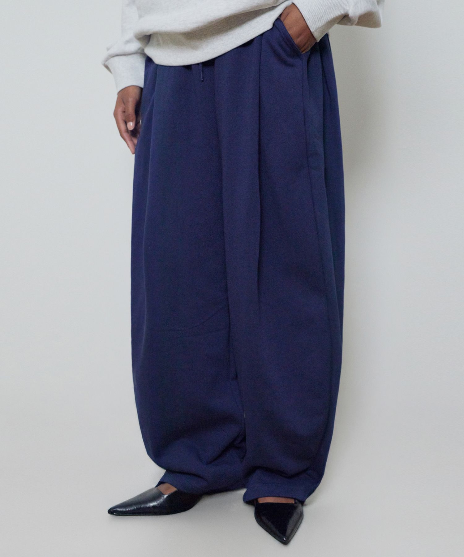 MUSINSA | SUADE TWO TUCK LONG PANTS [NAVY]