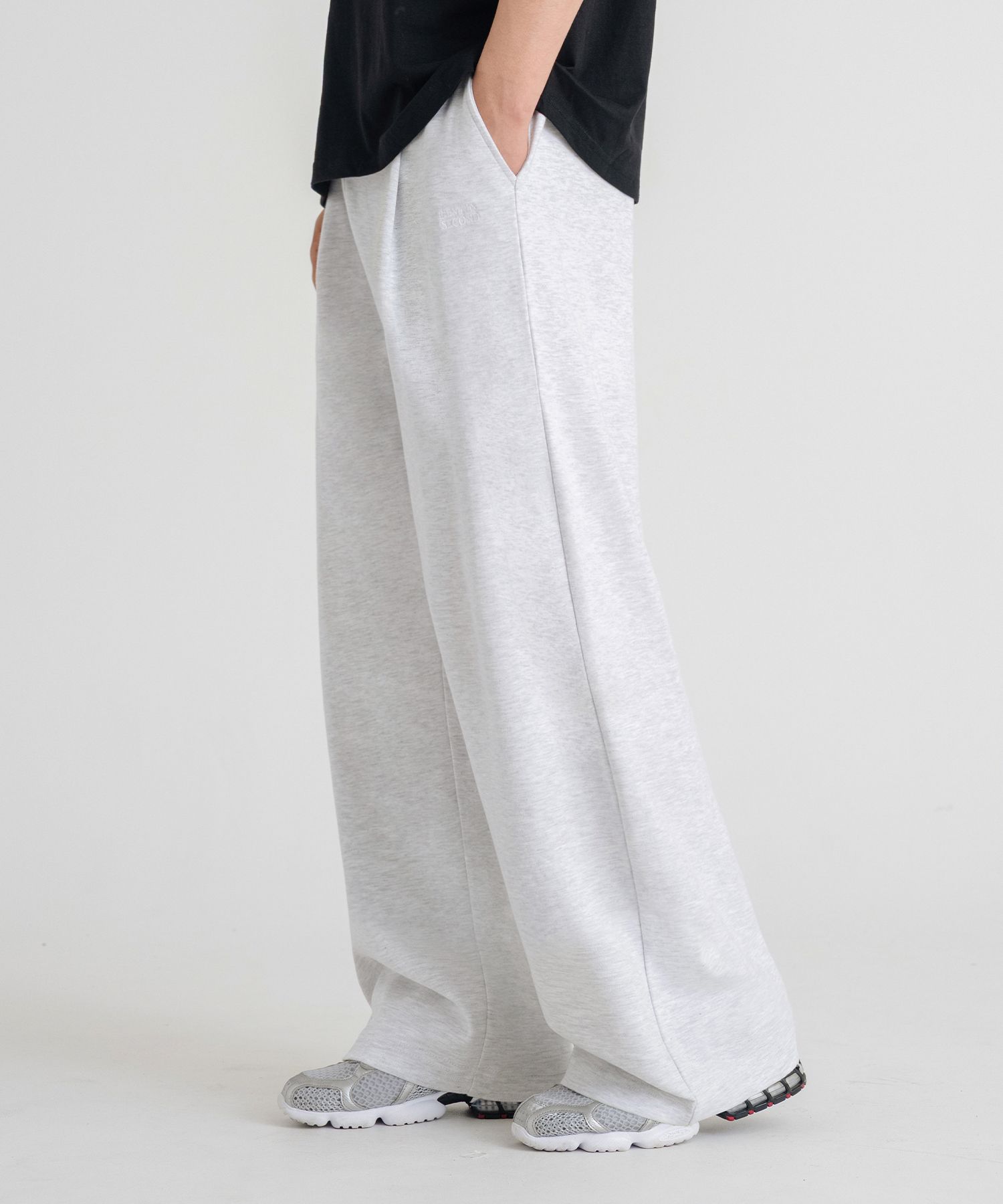 MUSINSA | LEMAIN SECOND [2PACK] ONE-TUCK WIDE SWEAT PANTS - BLACK/WHITE MELANGE