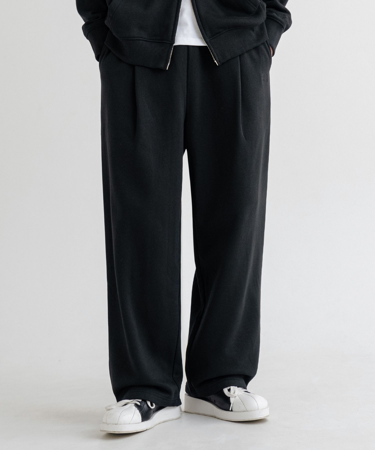 MUSINSA | LEMAIN SECOND ONE-TUCK WIDE SWEAT PANTS [BLACK]