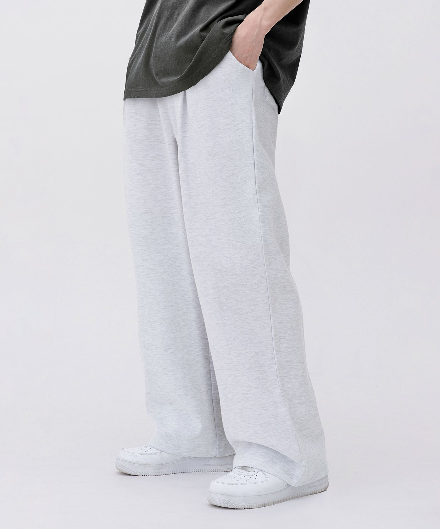 MUSINSA | LEMAIN SECOND ONE-TUCK WIDE SWEAT PANTS [WHITE MELANGE]