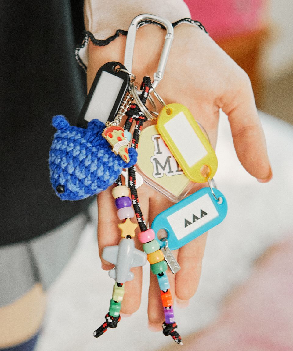 MUSINSA | VVV Love me knitted peach key ring